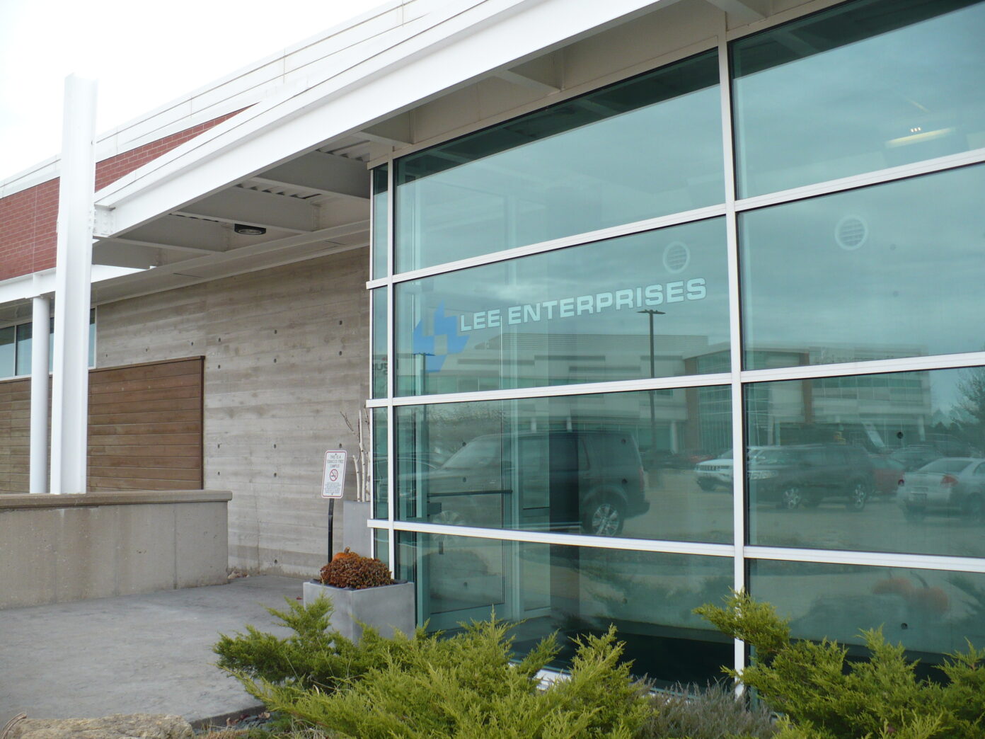 Lee Enterprises fighting takeover attempt