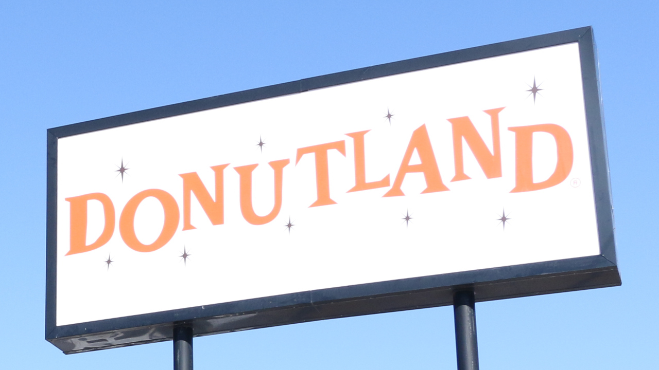 Daylight Donuts in Iowa City to become Donutland on March 1