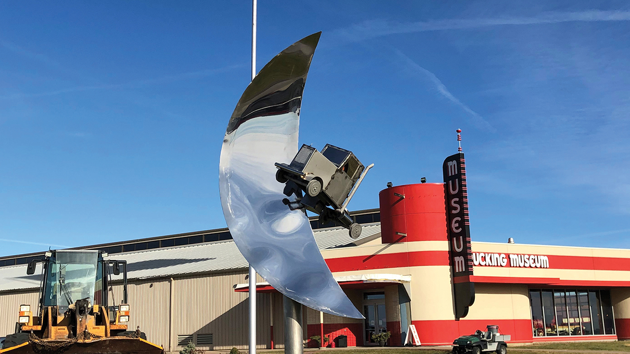 Welder dedicates ‘The Perfect Moon’ to Iowa 80 Group founders