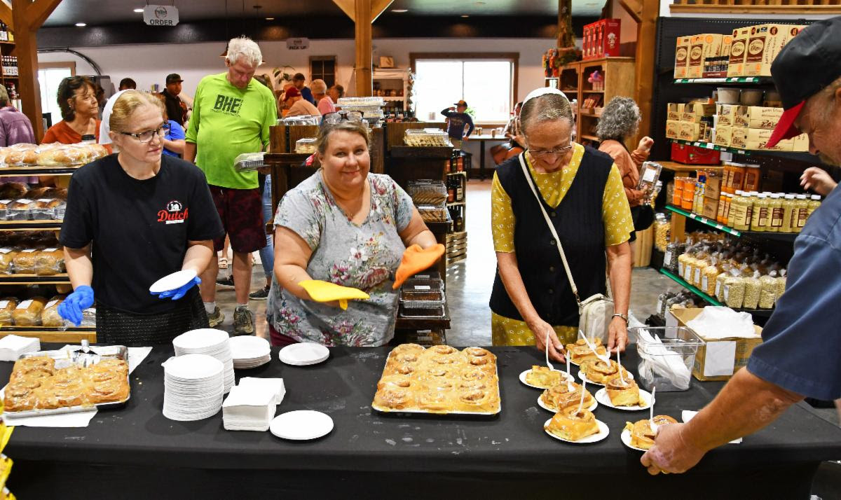 Dutch Market draws crowds at Washington grand opening