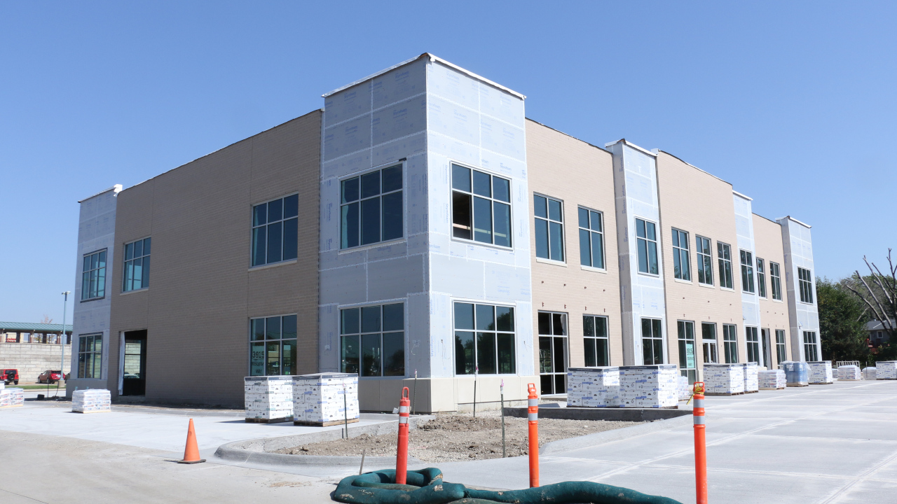 Final building in The Fountains under construction